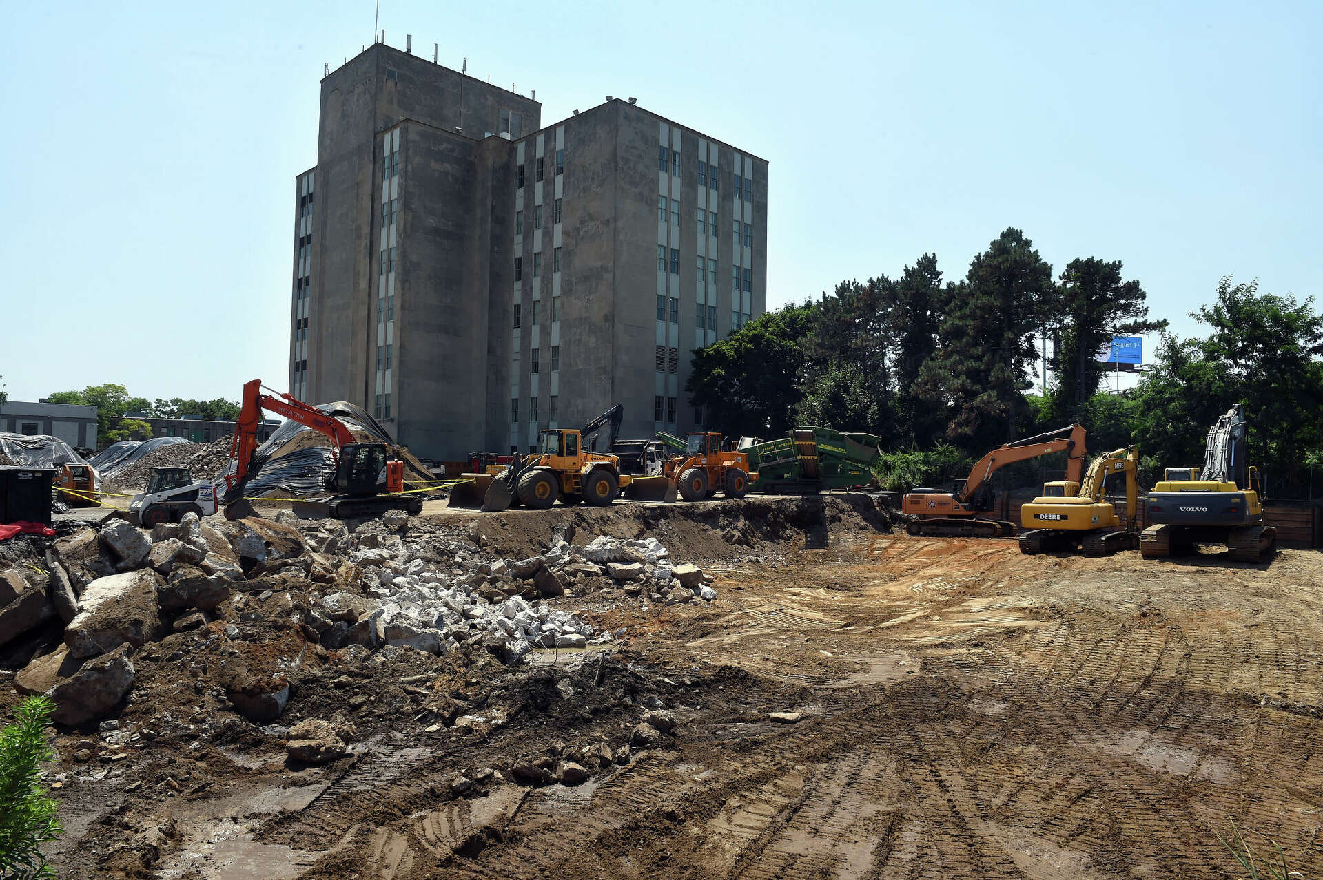 Developer rejects $1M state aid for Bridgeport project over wage rules