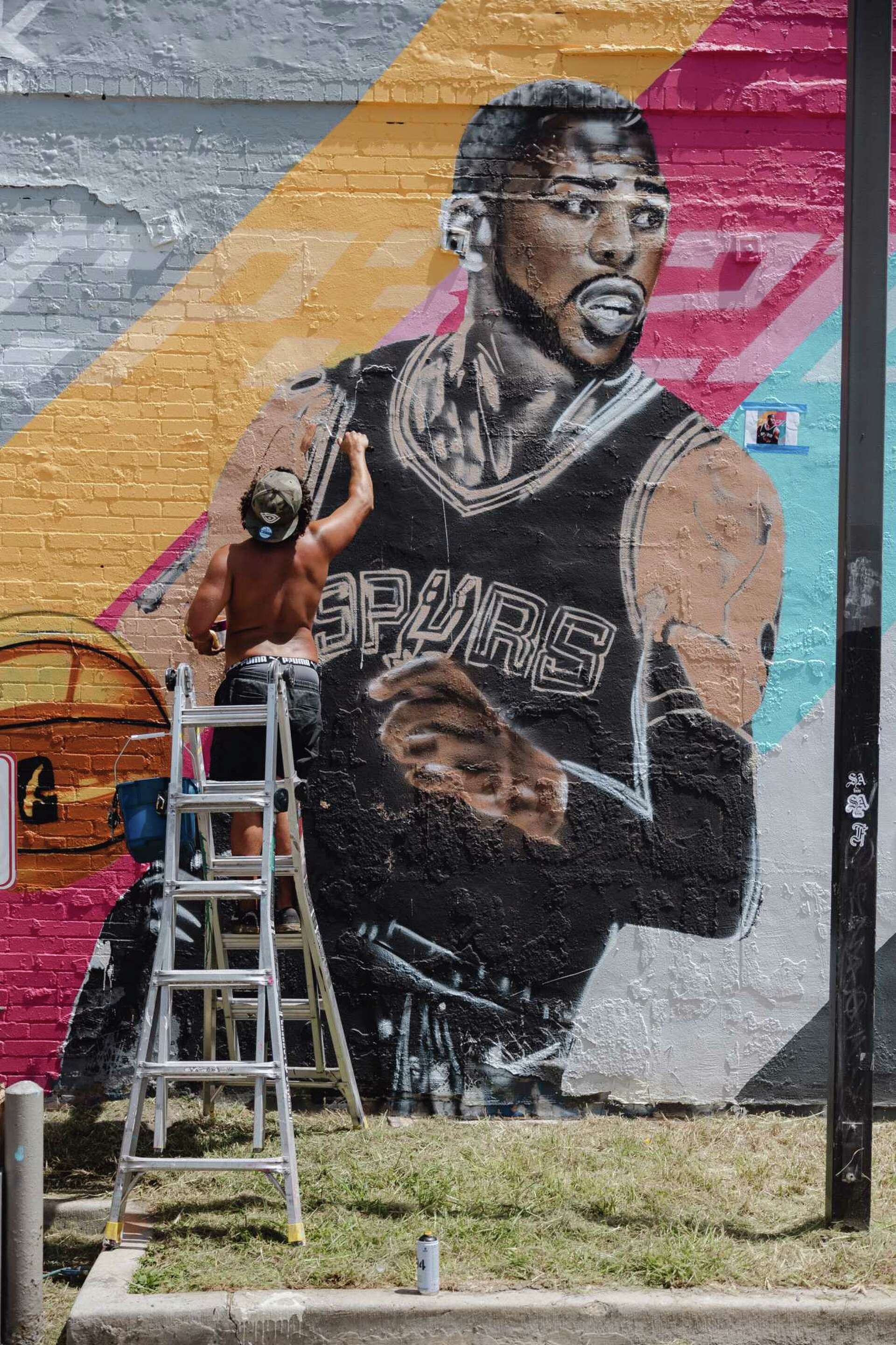 New Spurs star Chris Paul gets the mural treatment in San Antonio