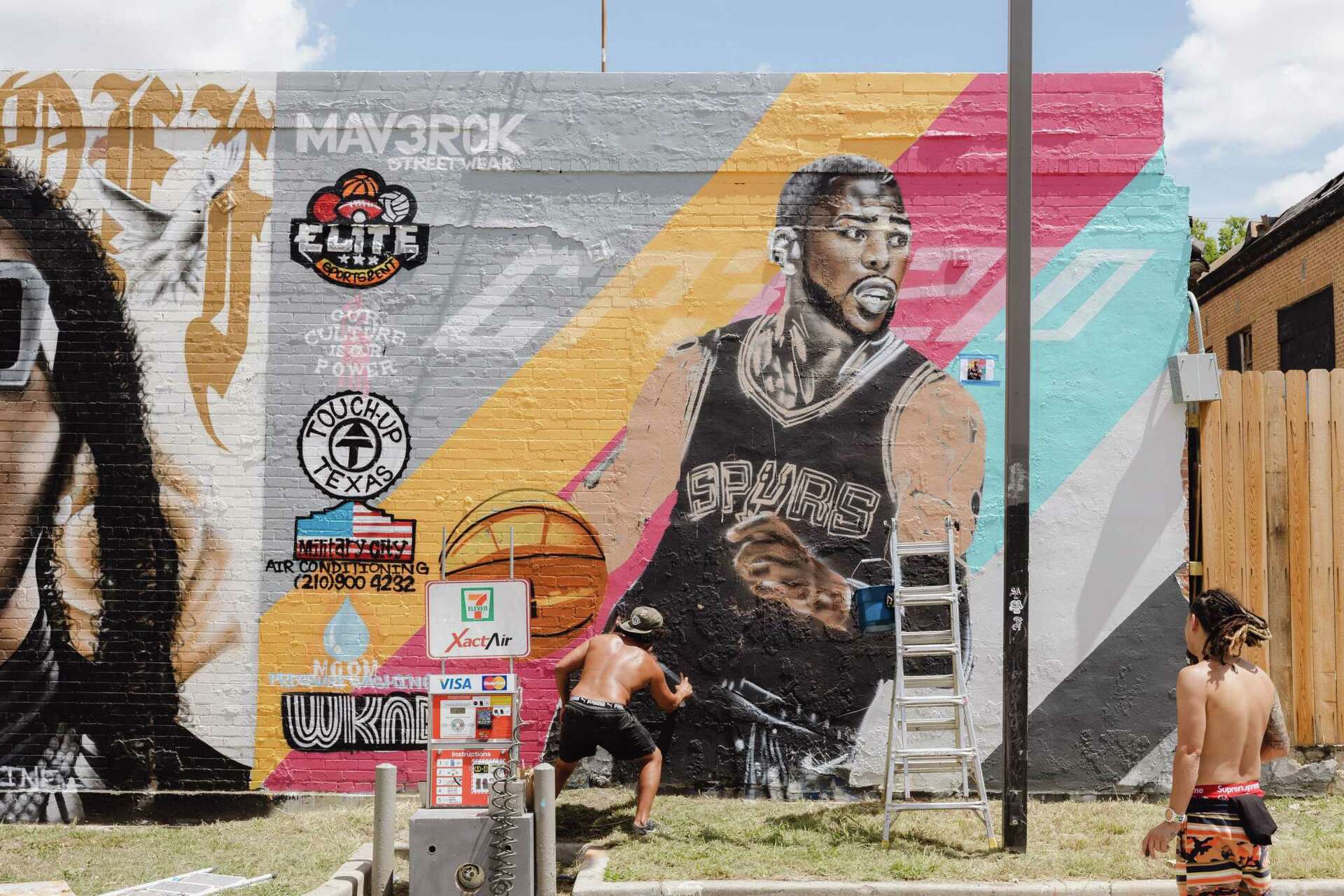 New Spurs star Chris Paul gets the mural treatment in San Antonio