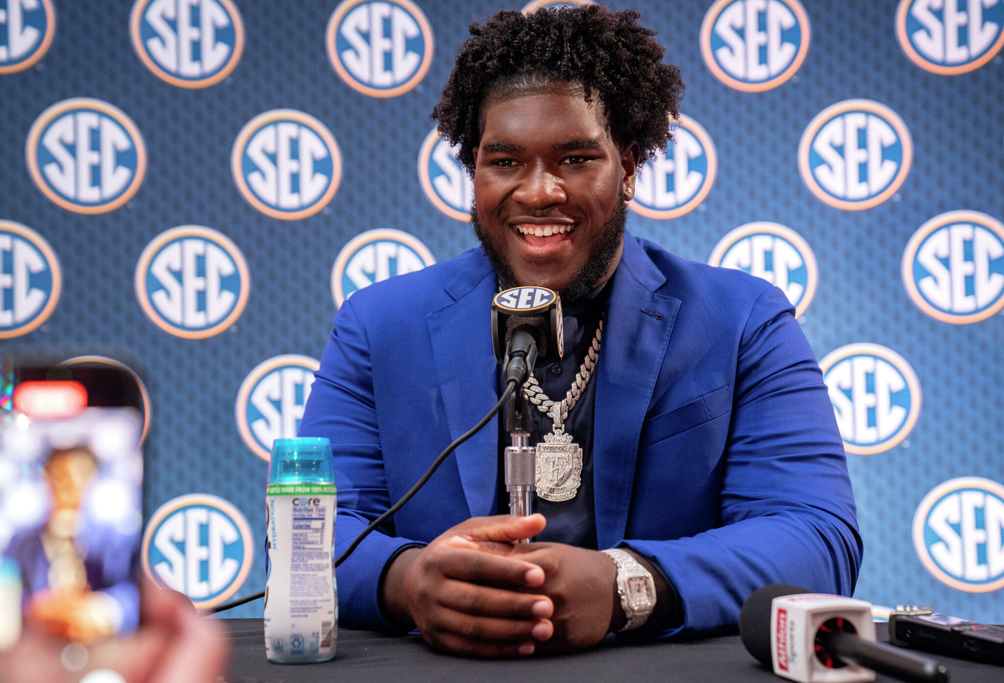 CT native Tyler Booker has been named to the Outland Trophy watch list