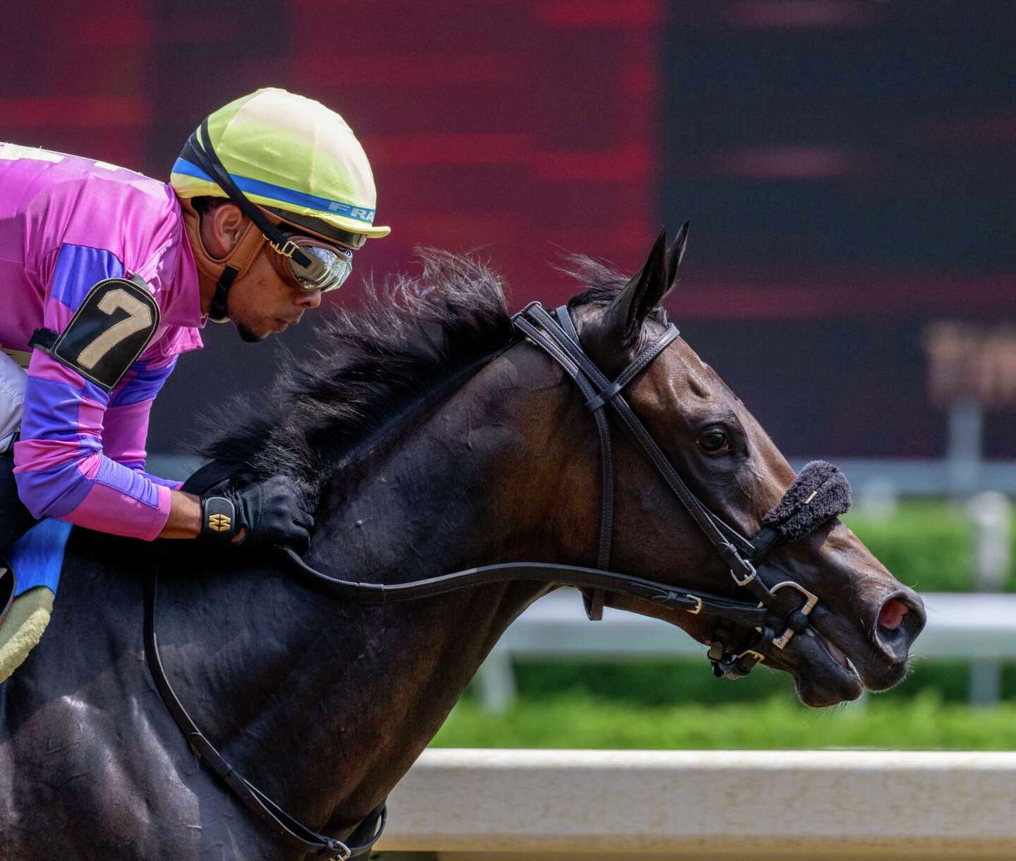 Tuesday storm moves turf races to dirt at Saratoga