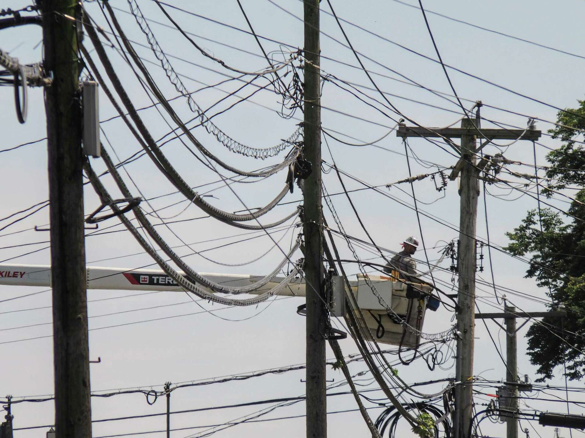 Thousands of CT power outages reported in Bridgeport Friday, UI says