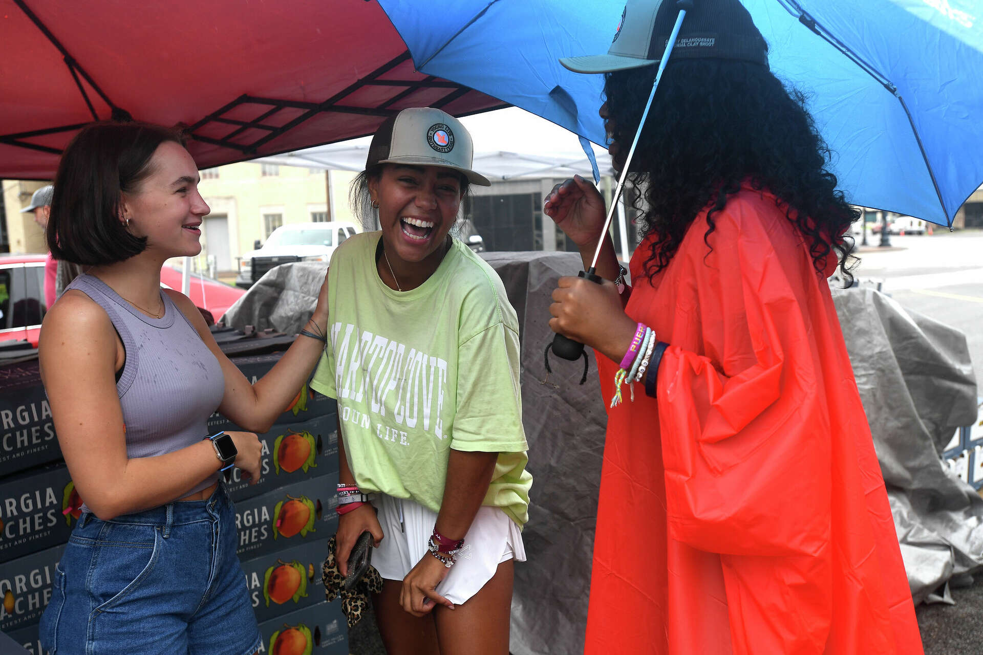 Christian youth group holds annual peach sale in Beaumont