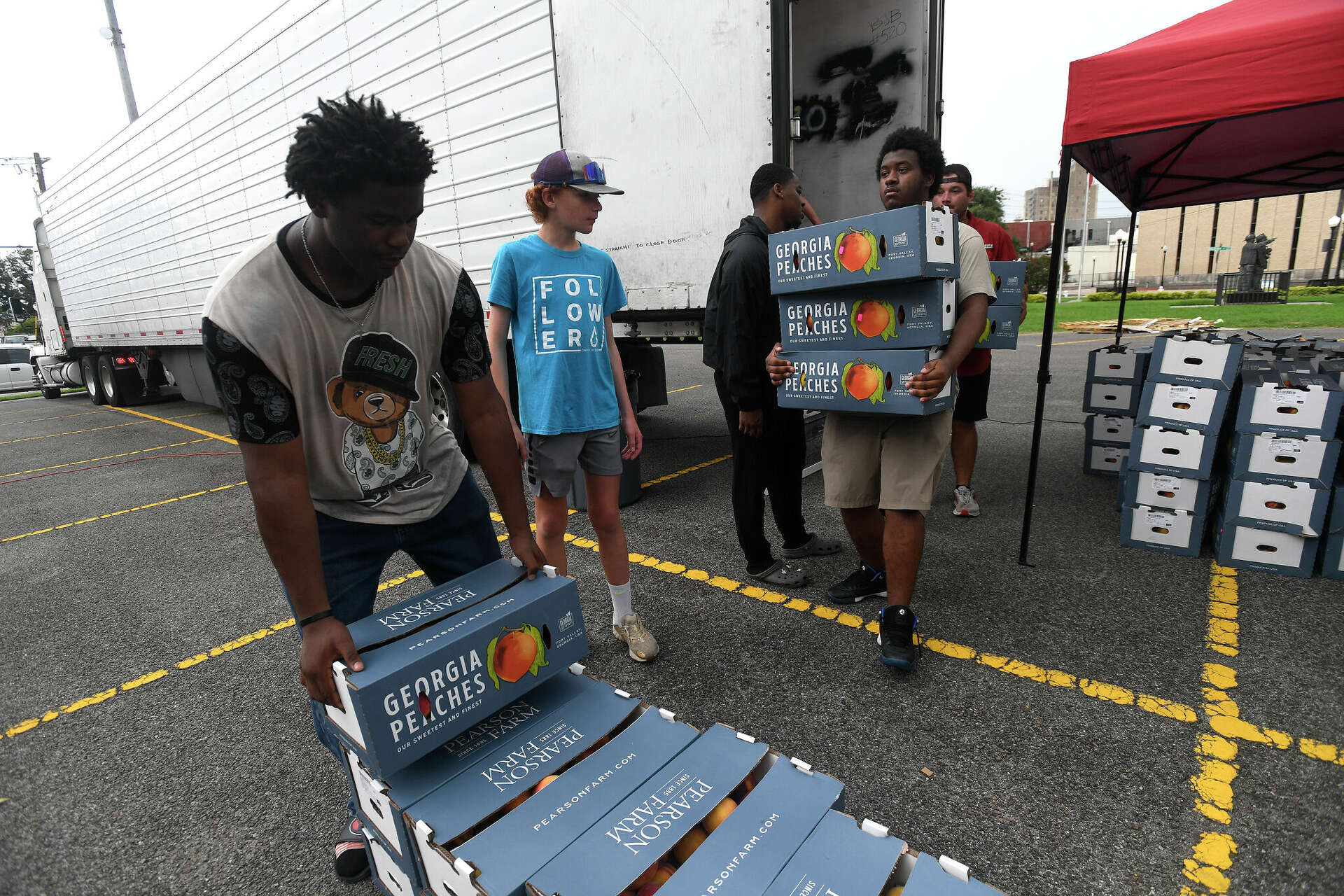 Christian youth group holds annual peach sale in Beaumont