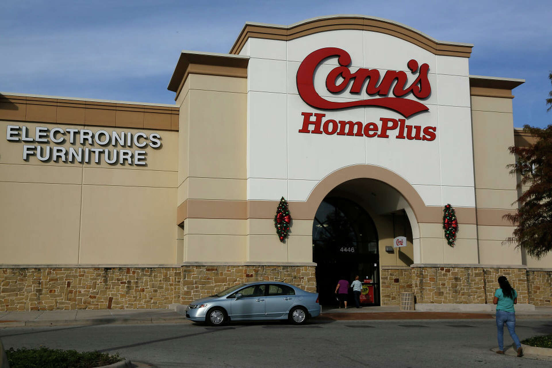 Conn s HomePlus furniture store closing around 100 stores