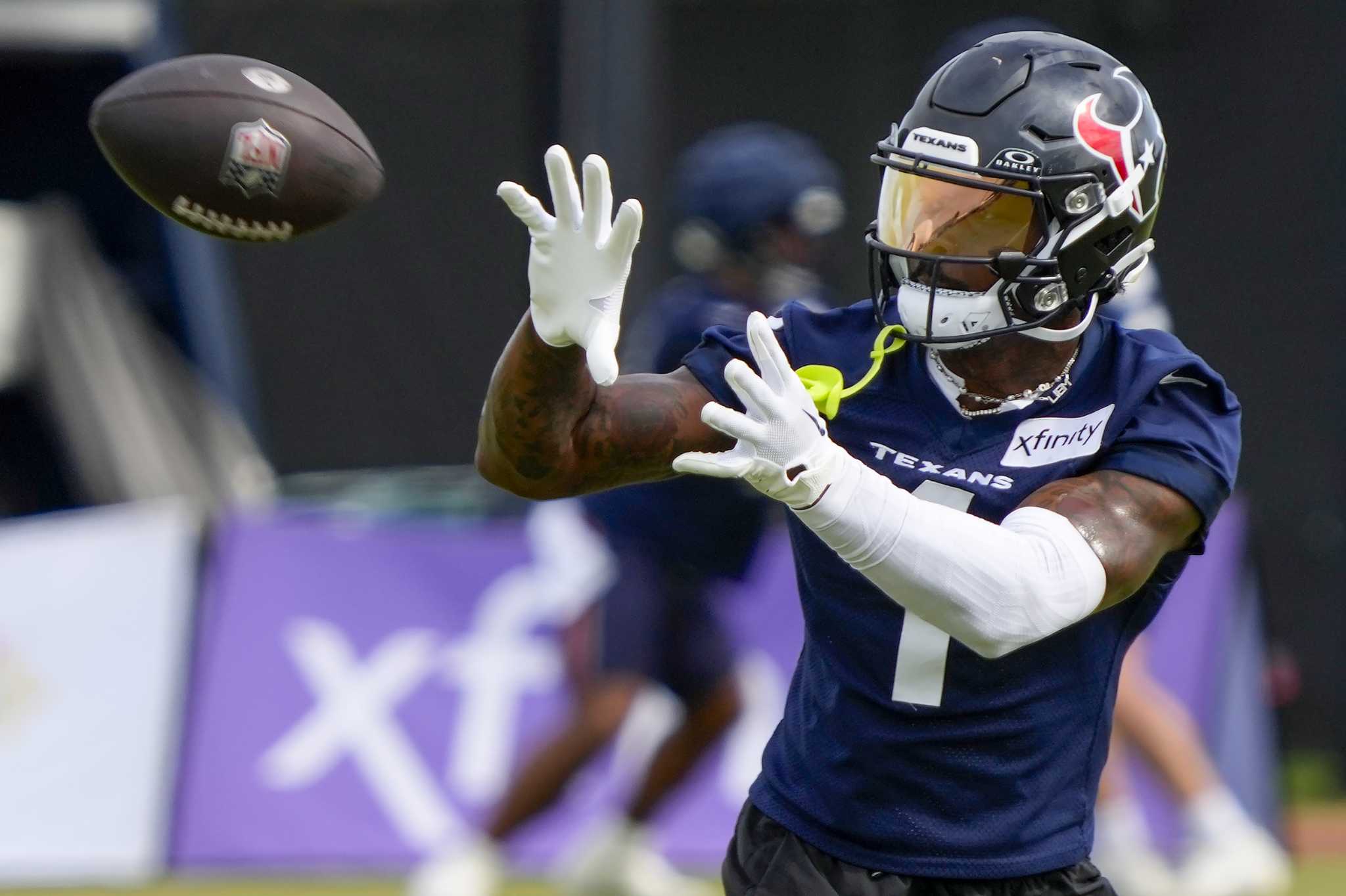 Houston Texans: WR Stefon Diggs embracing the mentor role