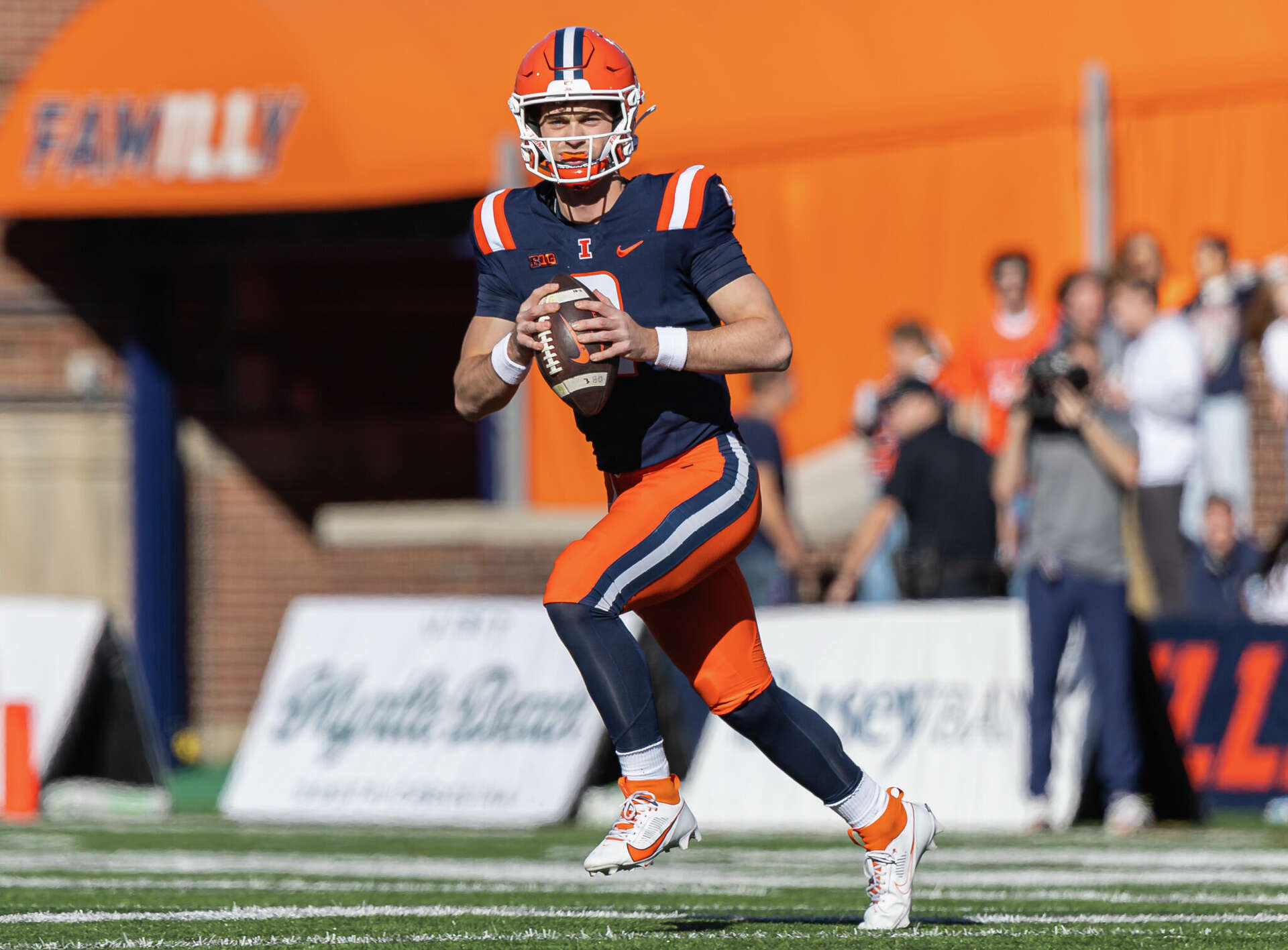Luke Altmyer: 3 facts on the Illinois football quarterback