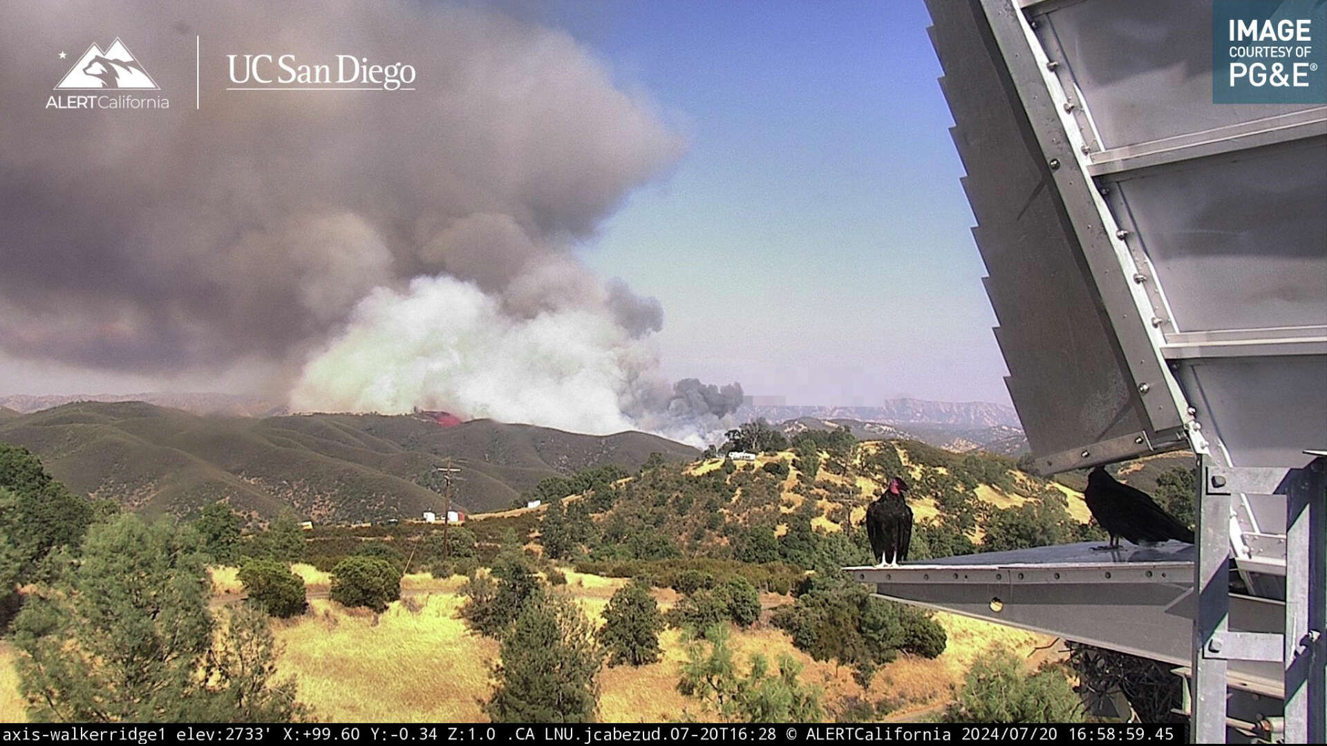 California wildfires: 2,300-acre Ridge Fire prompts evacuations