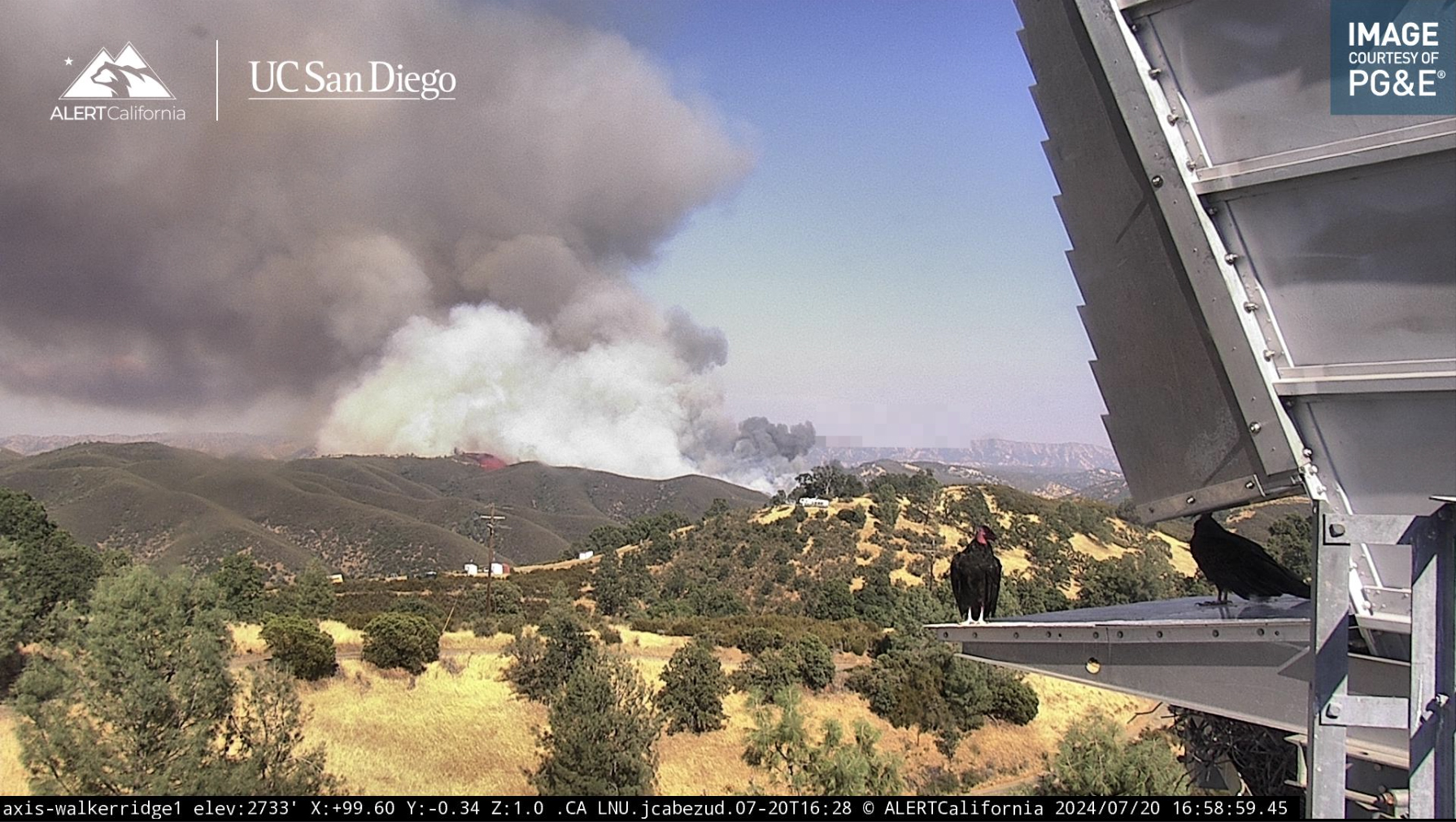 California wildfires: 2,300-acre Ridge Fire prompts evacuations