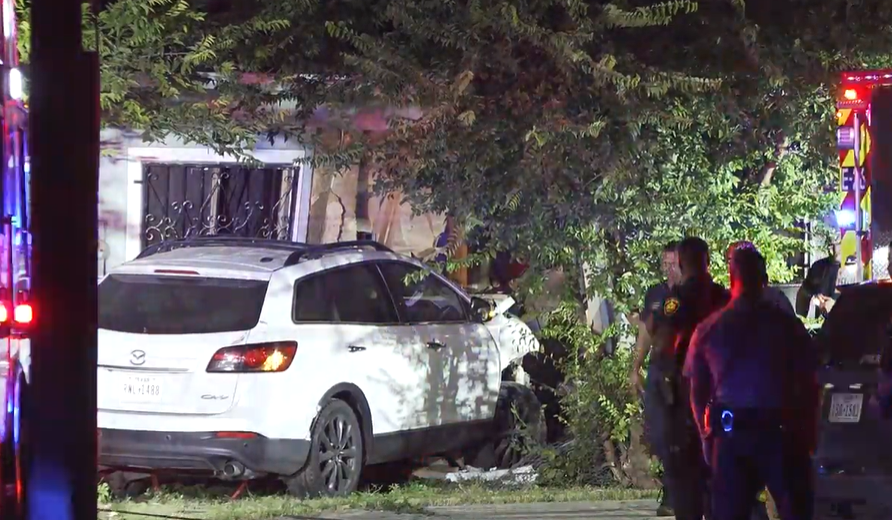 SUV crashes into San Antonio home, SAPD says