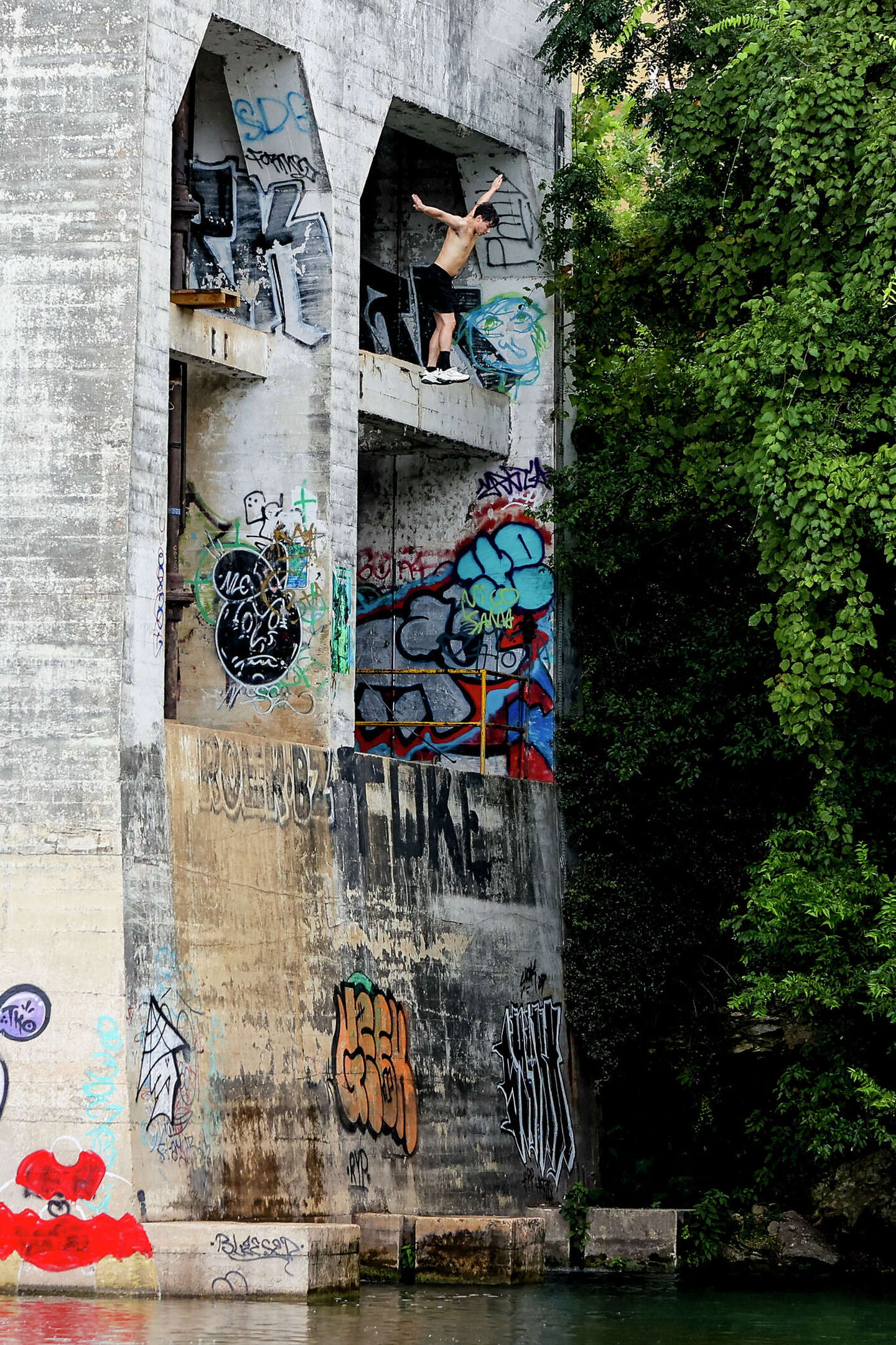 New Braunfels moves to end river access at Faust Street Bridge