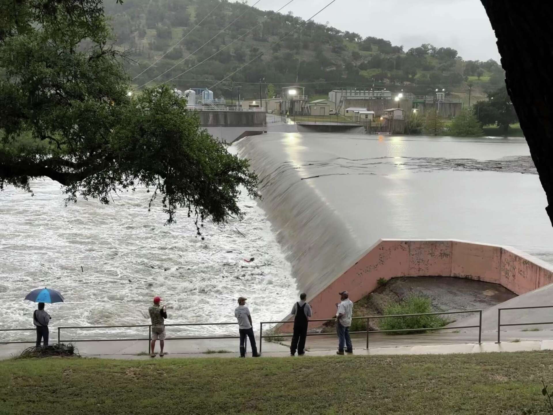 Heavy rain causes Guadalupe River to rise in Kerrville