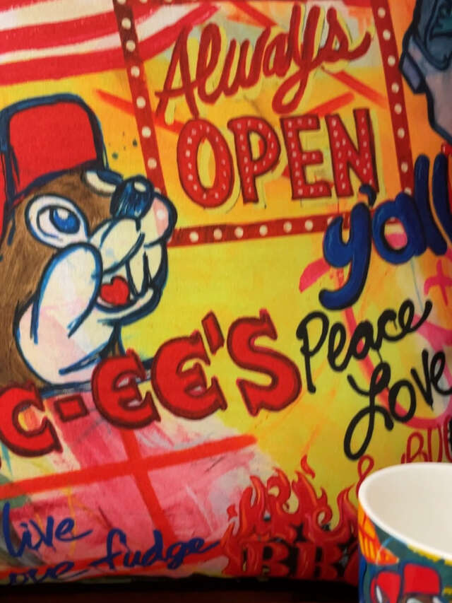 Buc-ee's logo as 'graffiti art? This Texas artist made it a reality