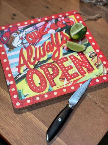 Buc-ee's logo as 'graffiti art? This Texas artist made it a reality