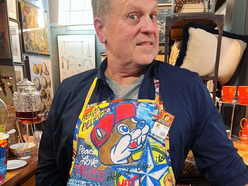 Buc-ee's logo as 'graffiti art? This Texas artist made it a reality