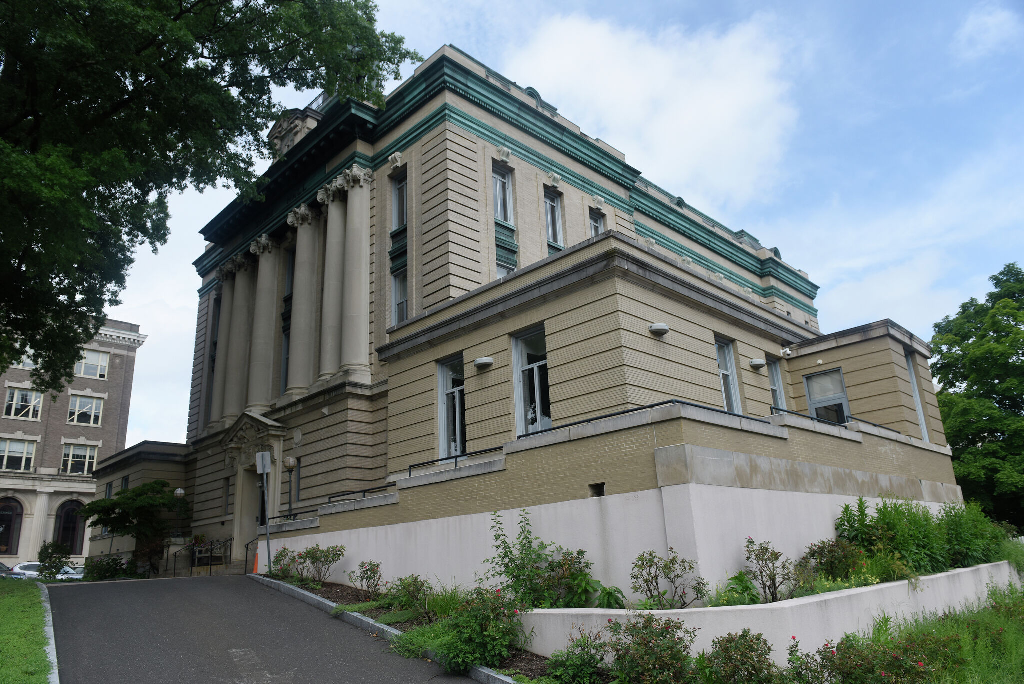 Town officials: Greenwich's Wallace Center needs $2.6M in upgrades