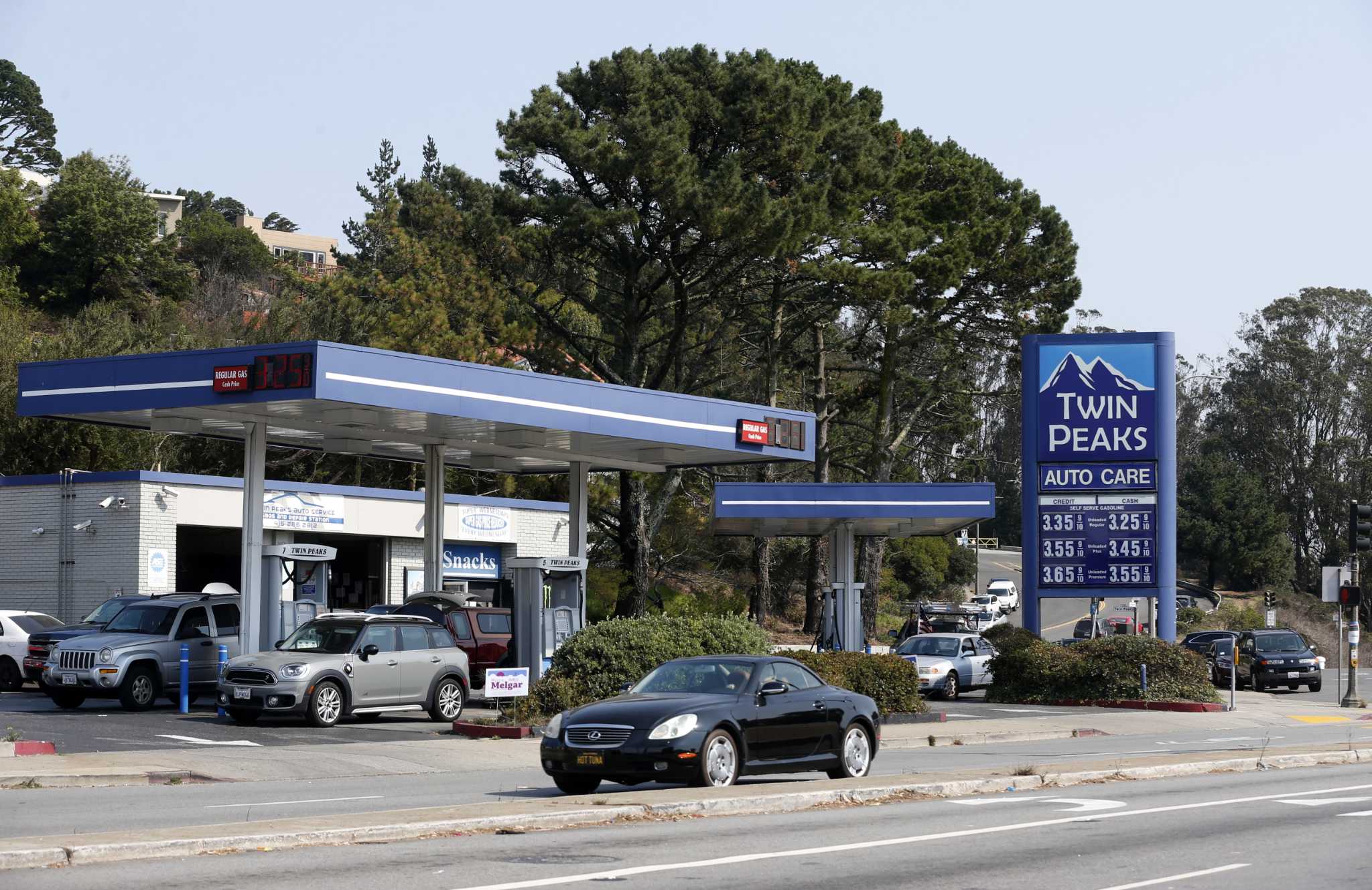 Opponents still fighting SF gas station at center of battle
