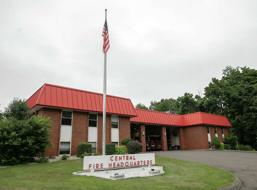 CT: Ex-Wallingford fire chief had firefighter take courses as him