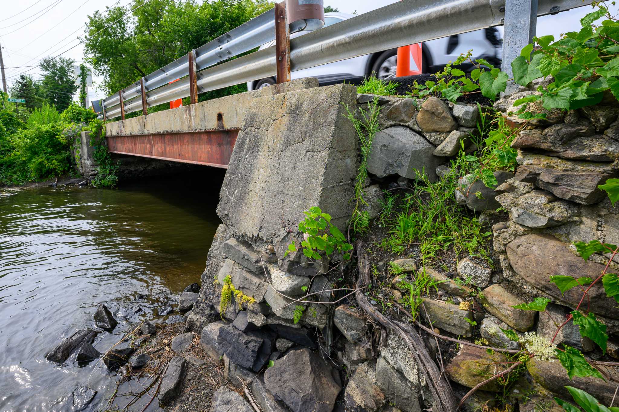 Billions needed for bridge repair, comptroller report says