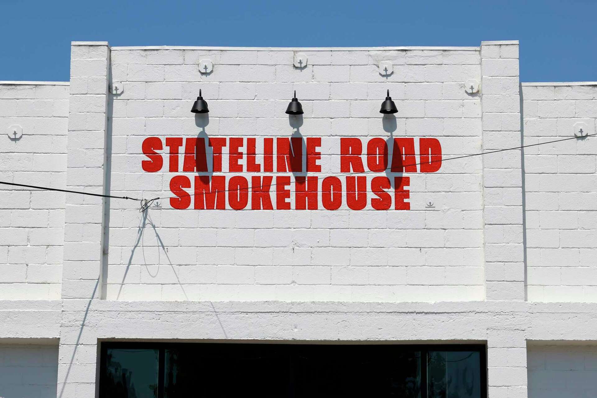 Stateline Road Smokehouse, a barbecue restaurant, is opening in Napa.