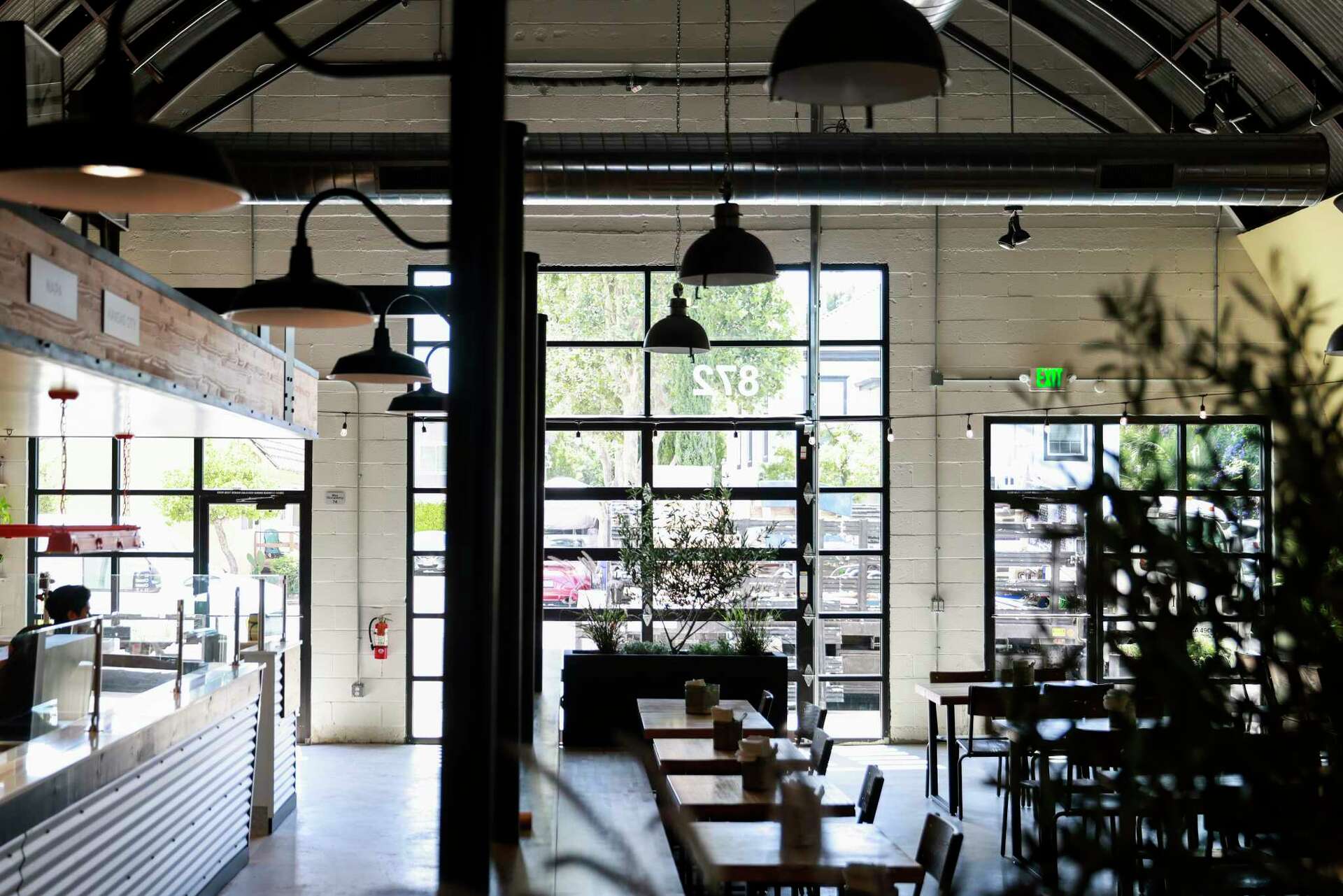 Stateline Road Smokehouse, a barbecue restaurant, is opening in Napa.