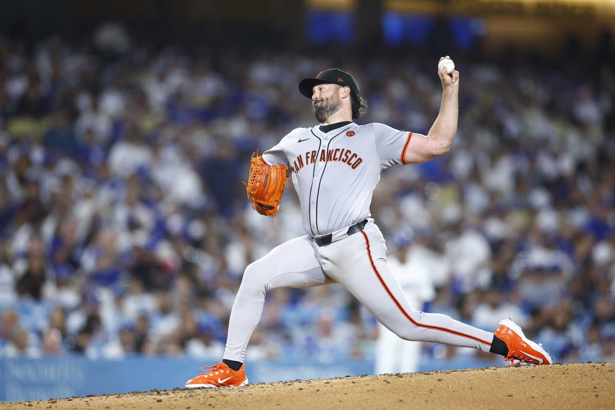 In Giants’ debut, Robbie Ray weathers storm, then dominates Dodgers