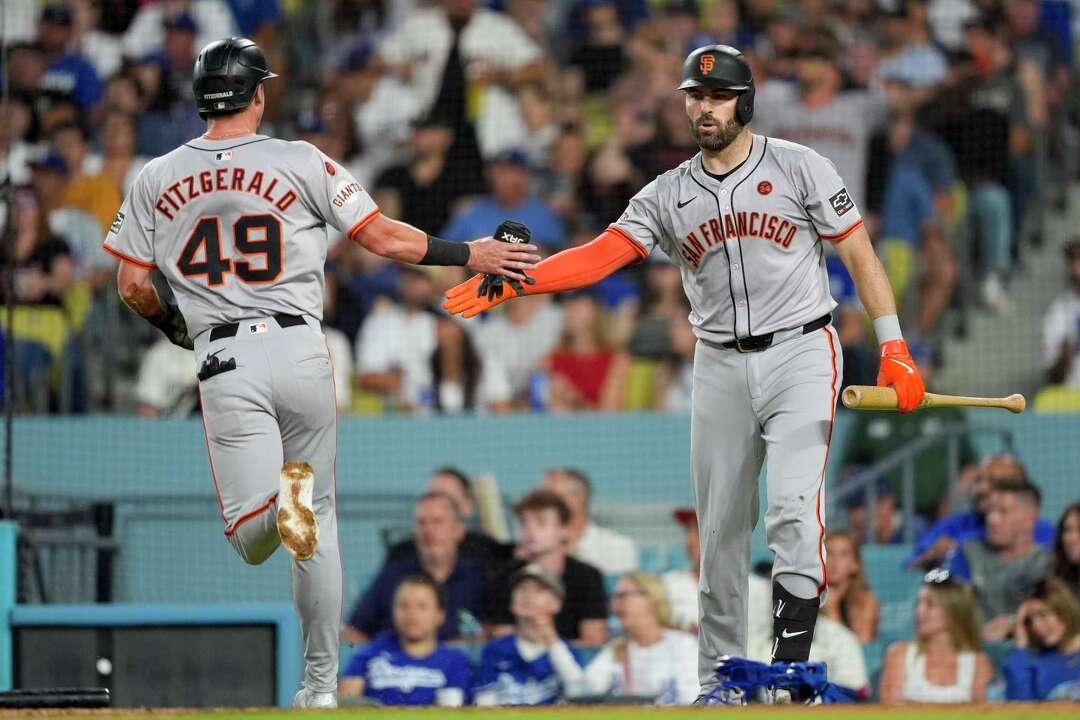 In Giants’ debut, Robbie Ray weathers storm, then dominates Dodgers