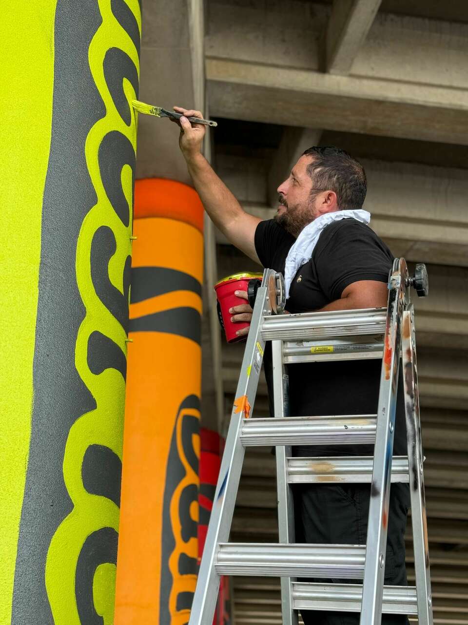Giant crayons prop up I-37 near downtown San Antonio