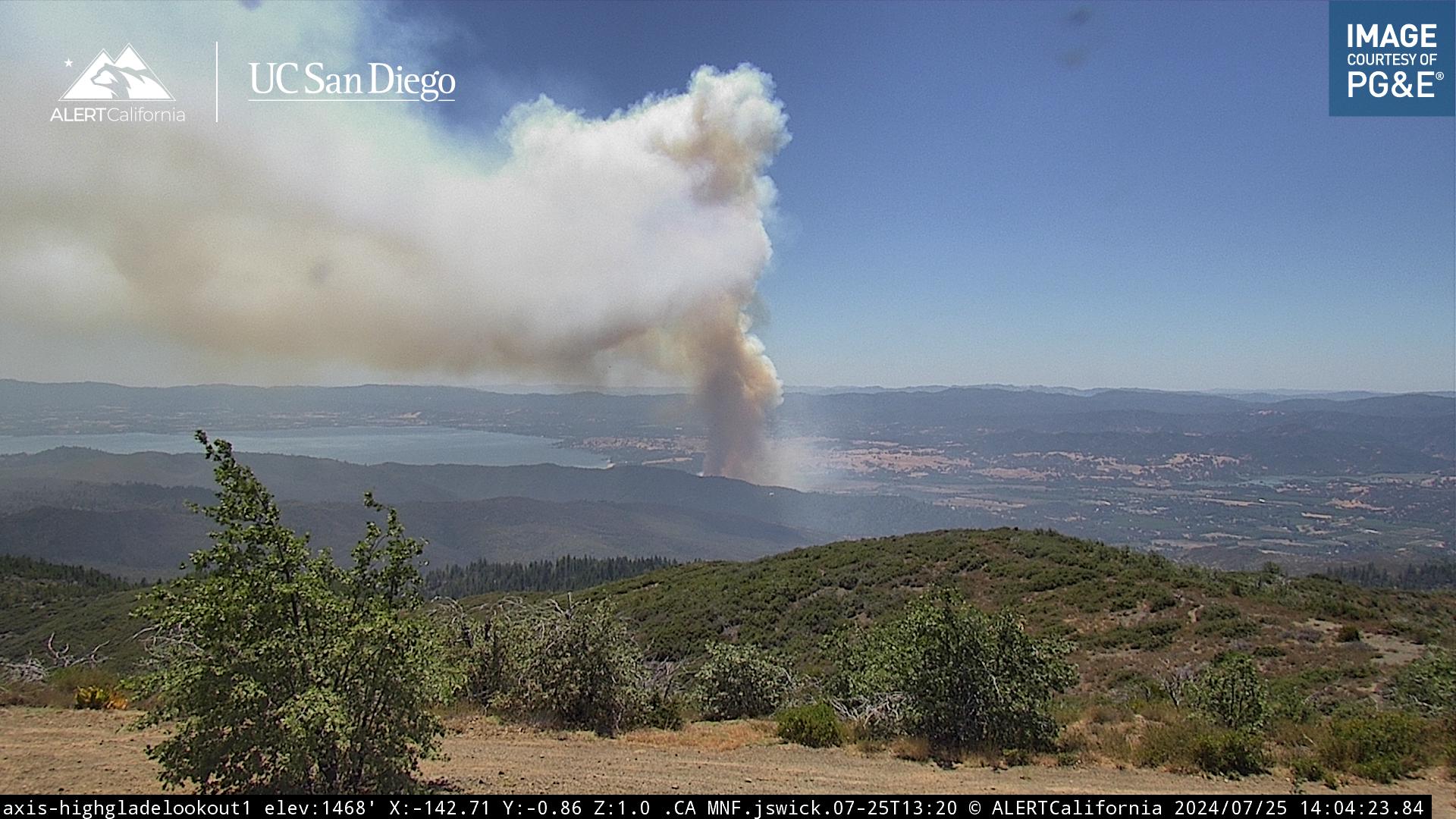 Fire near Clear Lake prompts evacuation warnings