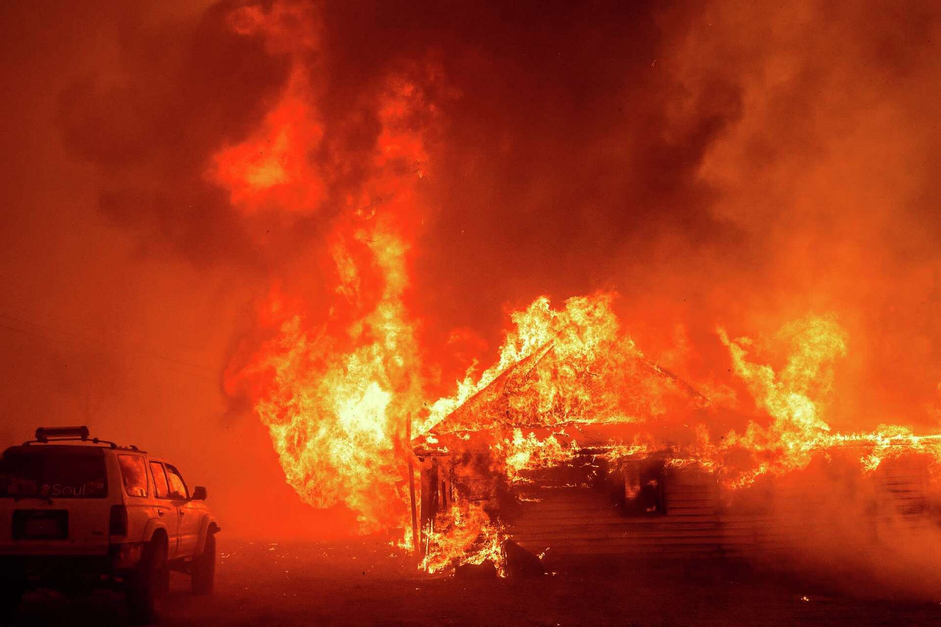 Flurry of evacuations after Park Fire explodes in size