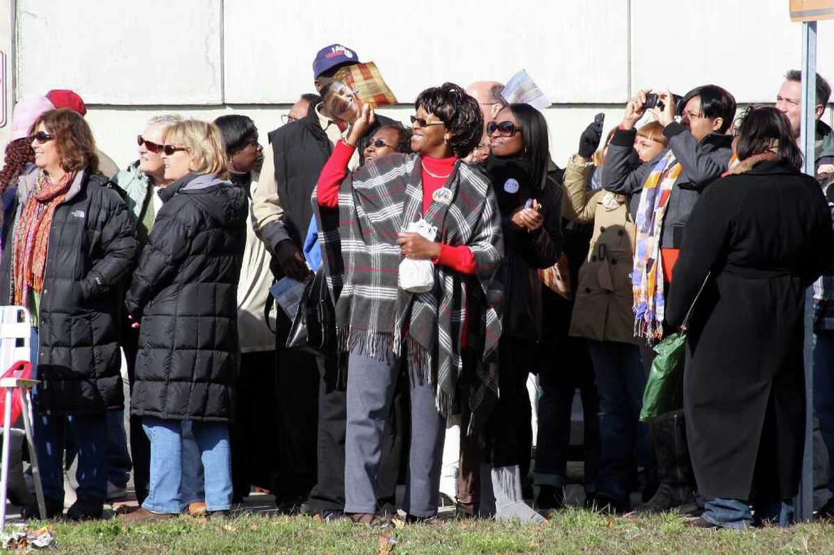 Obama rallies Democrats in Bridgeport