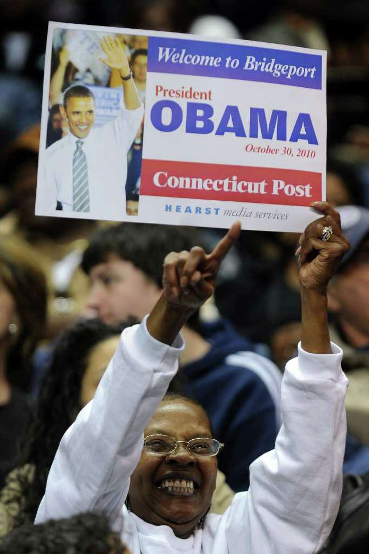 Obama rallies Democrats in Bridgeport