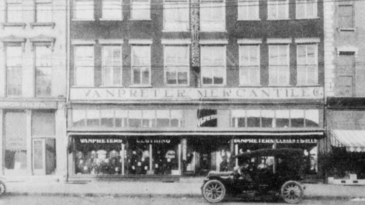 Alton's original "anchor store"