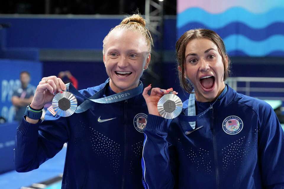 U.S. divers Kassidy Cook, Sarah Bacon win Olympic silver medal