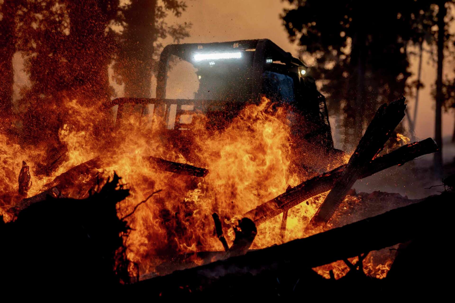 Park Fire near Chico crosses highway, surpasses 350,000 acres