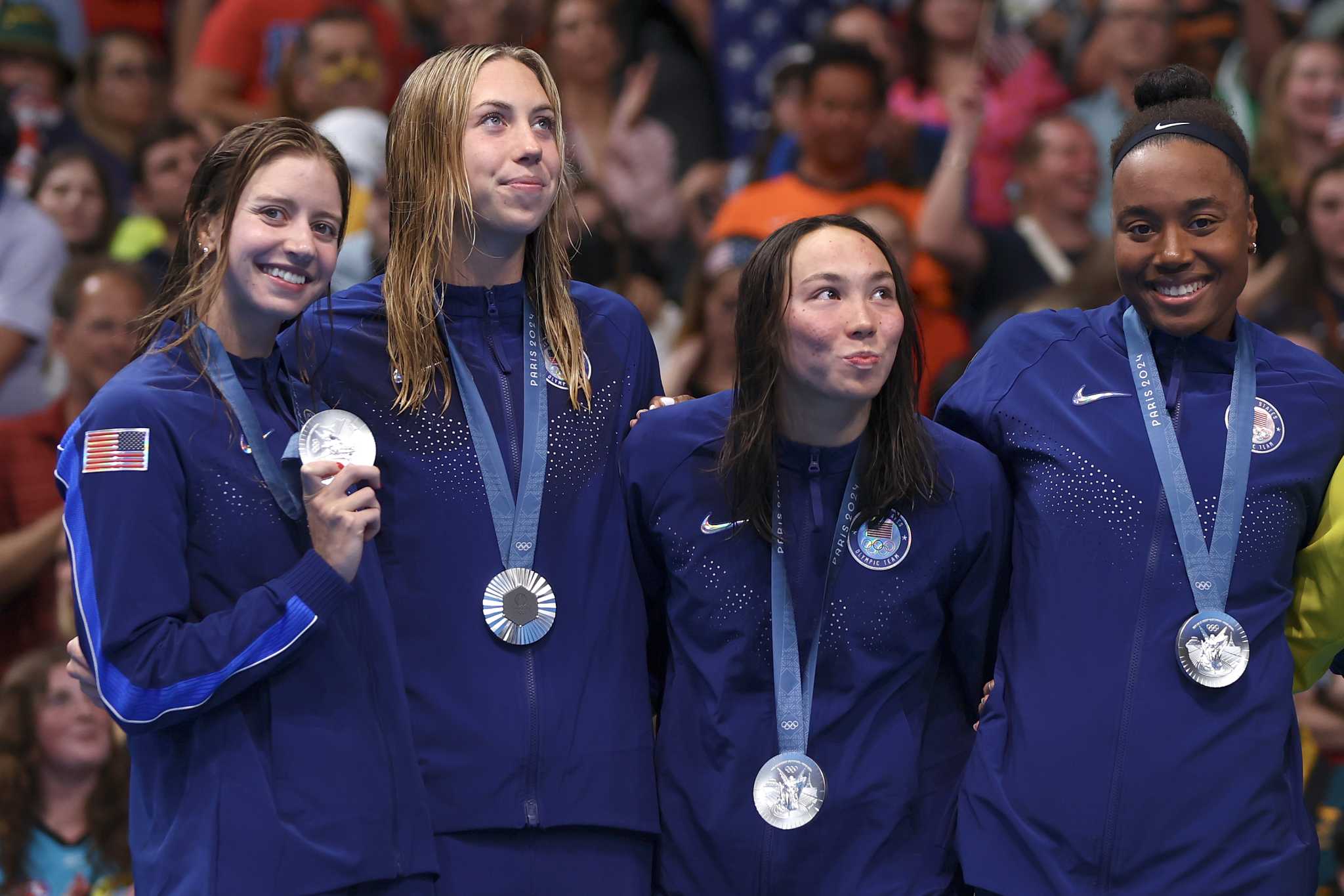 Simone Manuel anchors U.S. to silver medal in 4x100 freestyle relay