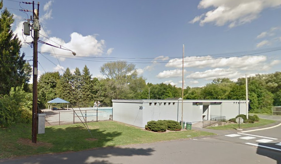 Officials: Berlin closes Percival Pool after glass pieces found