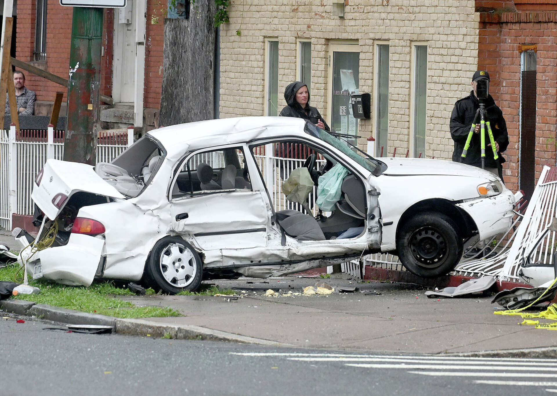 2 people killed in Hartford crash that injured 3 others, police say