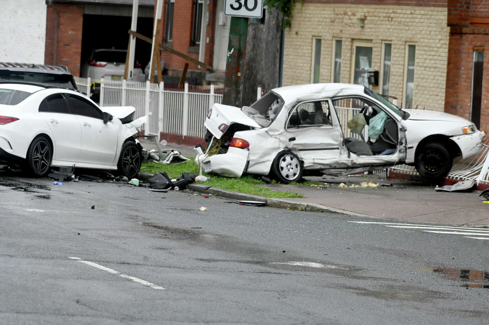 2 people killed in Hartford crash that injured 3 others, police say