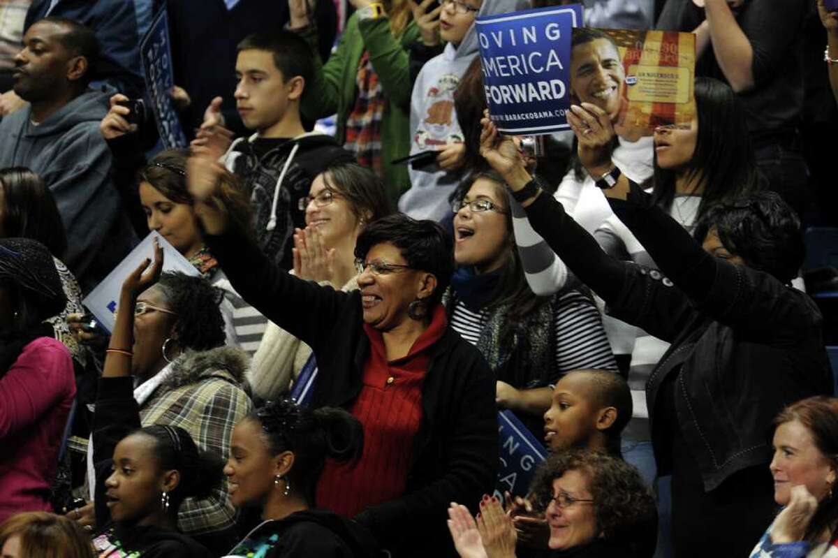 Obama rallies Democrats in Bridgeport