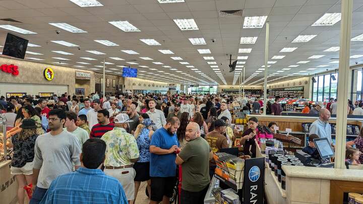 Will Buc-ee's be open during a Texas winter storm?