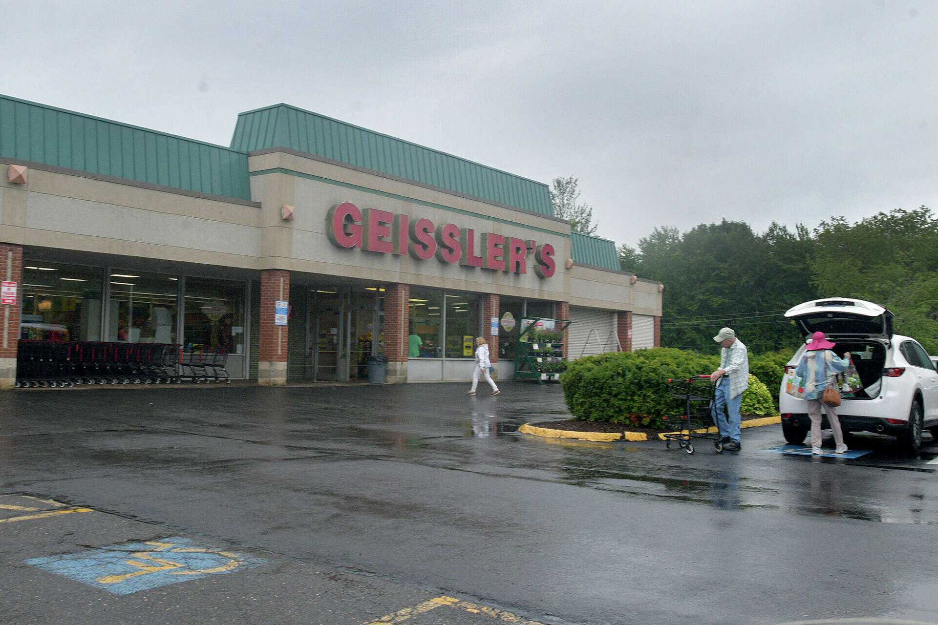 Geissler's South Windsor store set to close doors