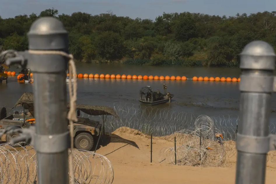 Appeals Court: Texas’ floating barrier in Rio Grande can stay, for now