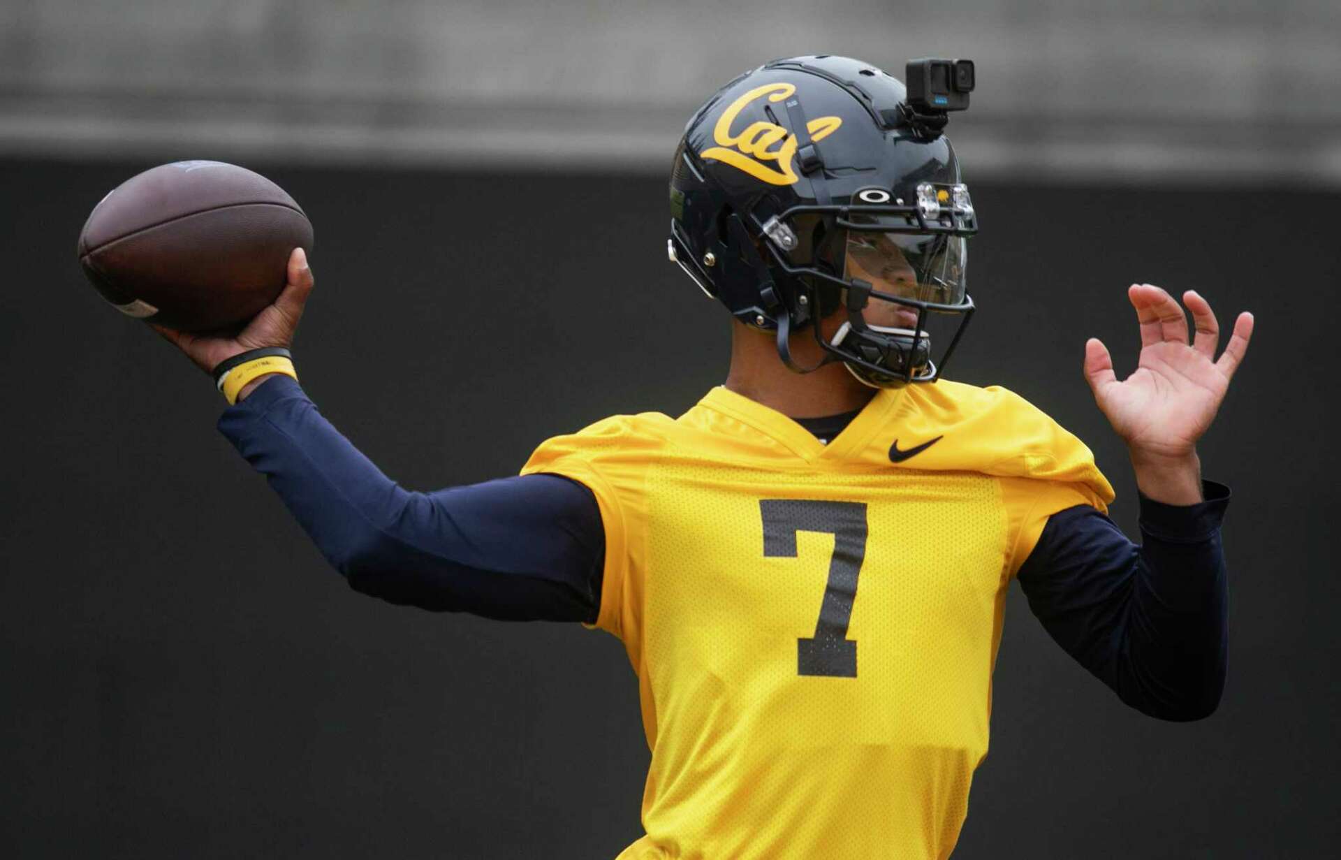 Cal football opens practice behind healthy QB Fernando Mendoza