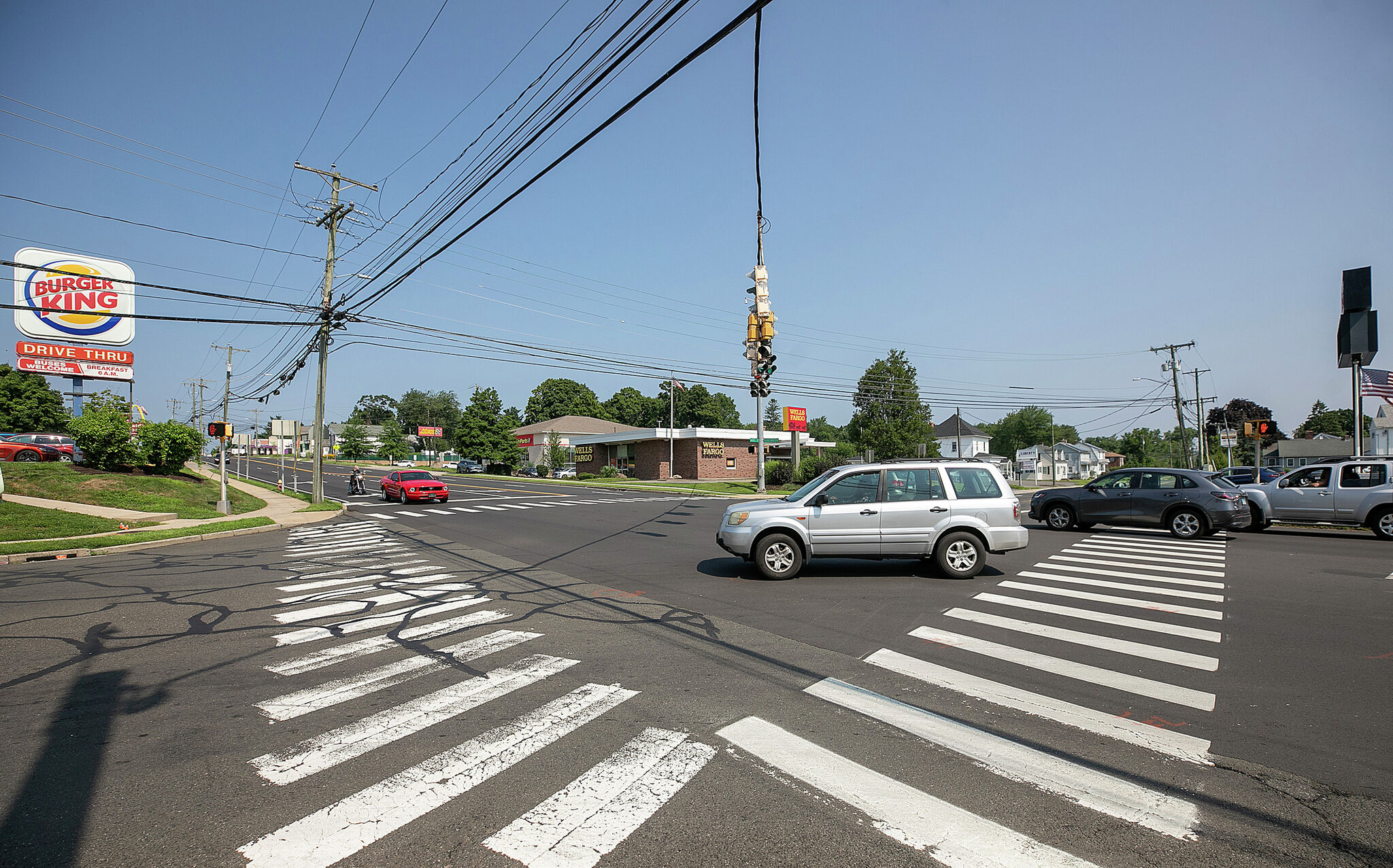 Cops: Meriden motorcyclist killed in East Main Street crash