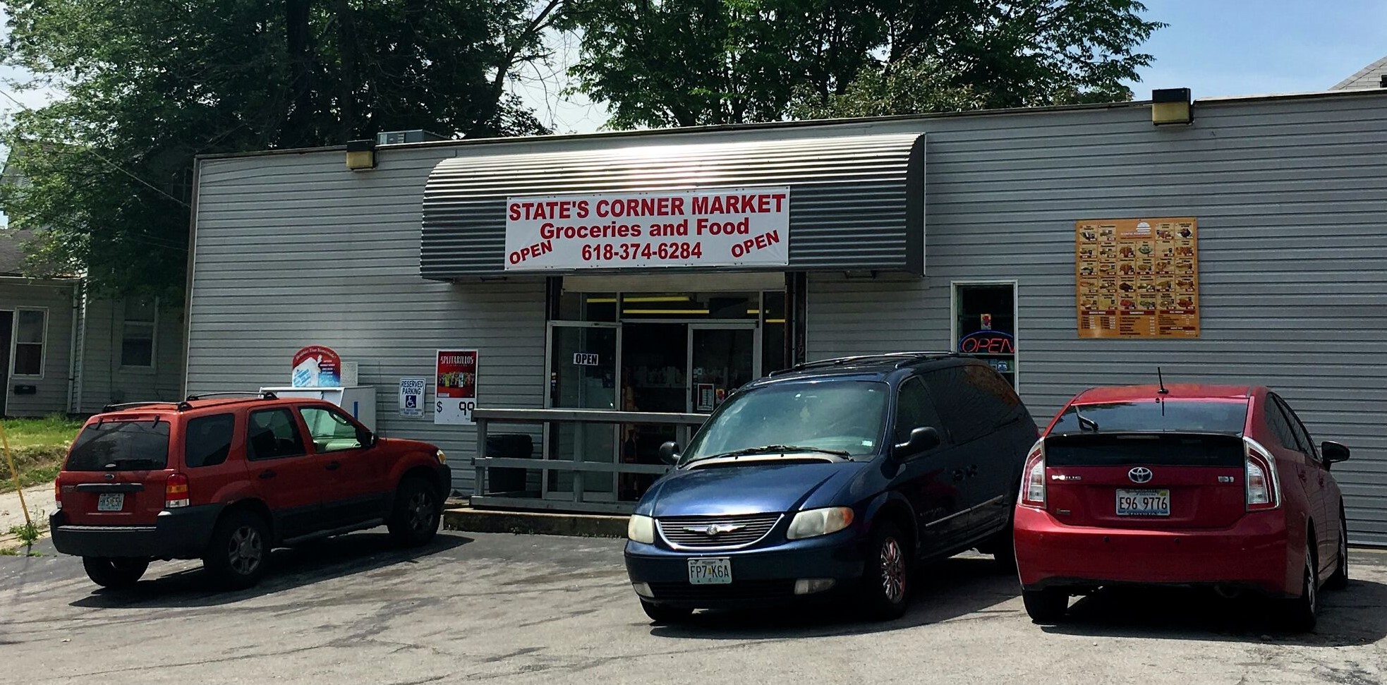 Alton's State Corner Market offers delicious lunch options