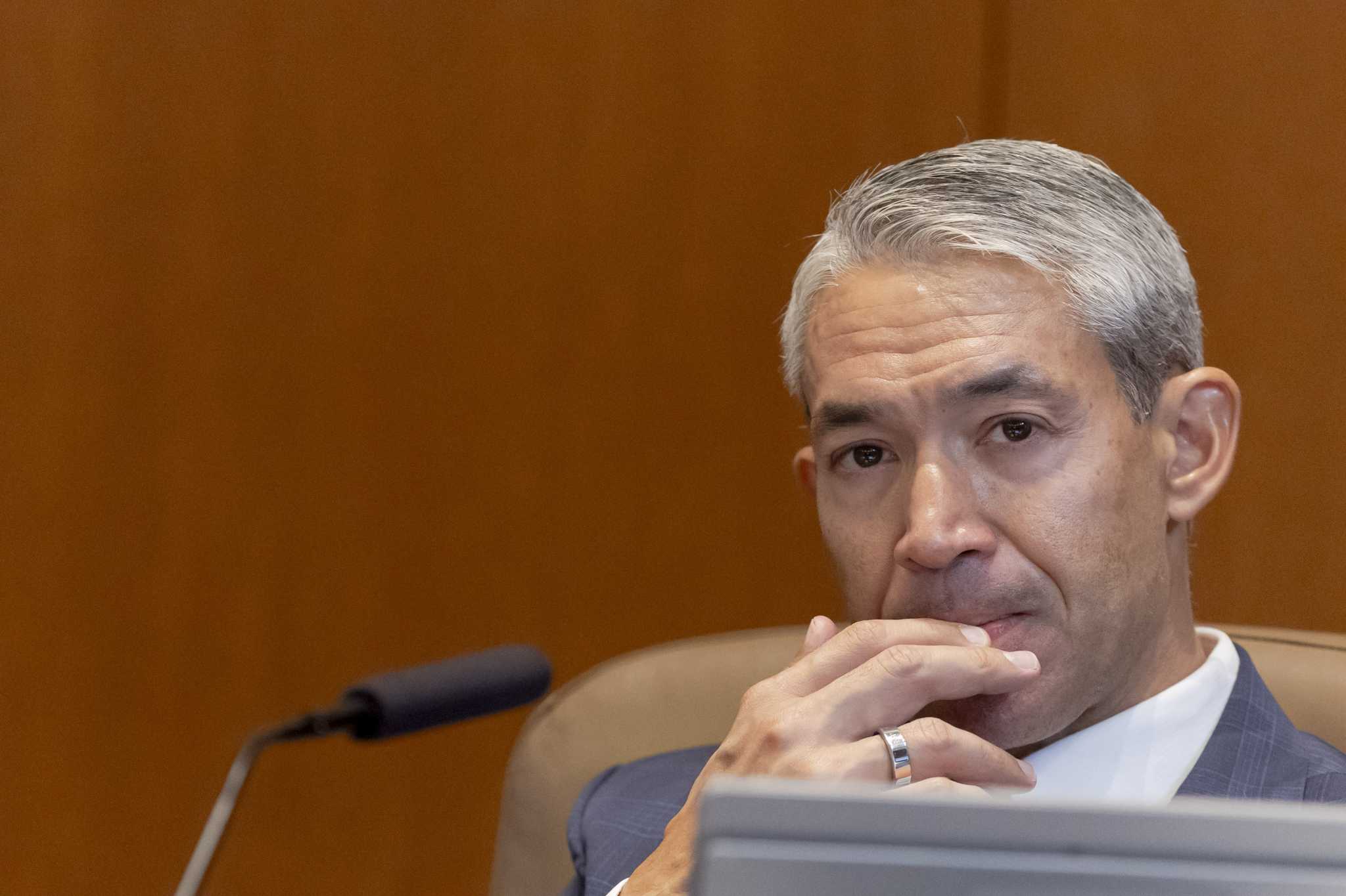 City Council again chips away at power of lame-duck Mayor Nirenberg