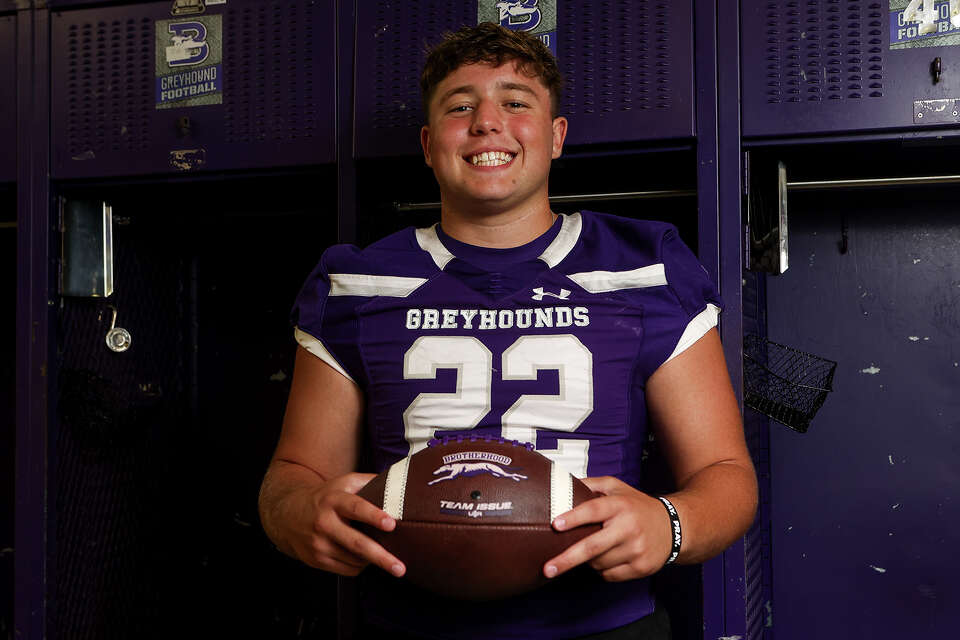 Che Hendrix and family at home with Boerne football program