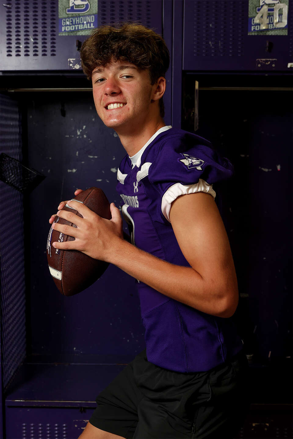 Che Hendrix and family at home with Boerne football program