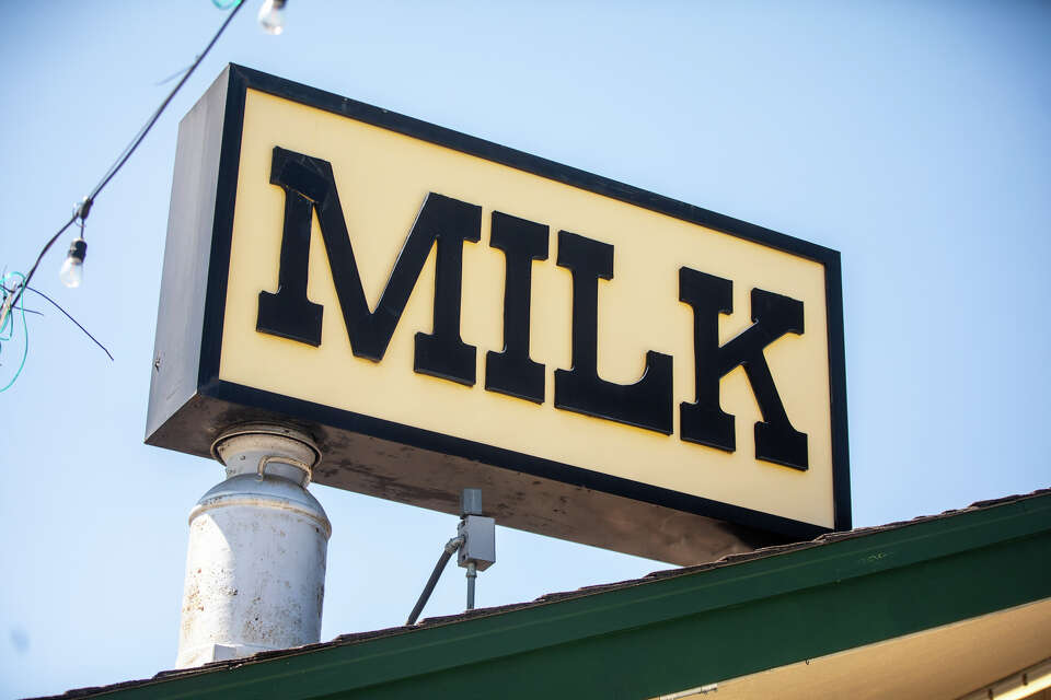 Cars line up around the block for this Bay Area drive-thru's ice cream